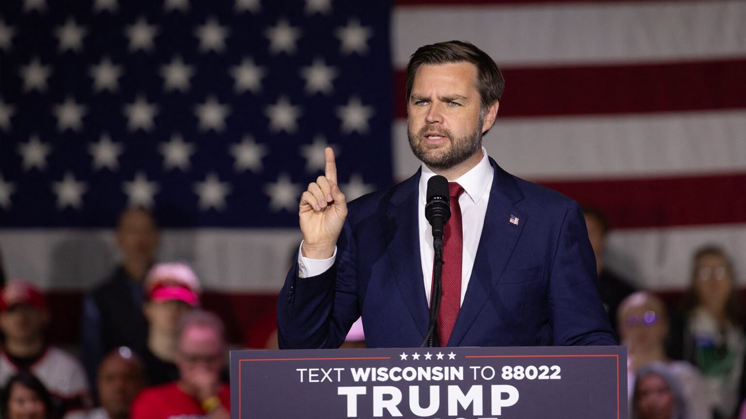 JD Vance Verdedigt Racistische Grap over Puerto Rico tijdens Trump ...