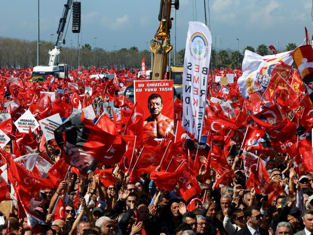 Massale Protesten in Istanbul tegen de Arrestatie en Gevangenisstraf ...