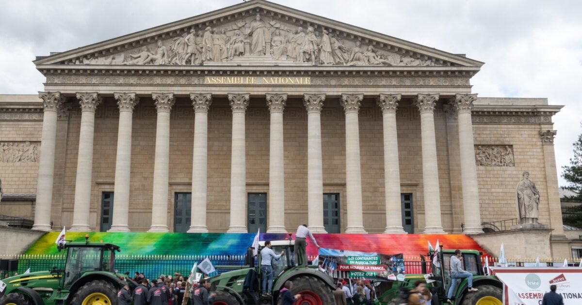 Franse boeren protesteren in Parijs voor versoepeling van ...