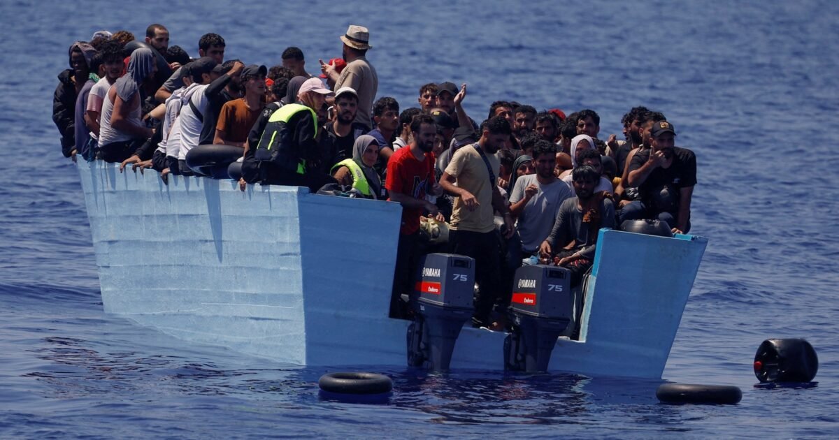 Minstens 60 mensen vreesd om het leven gekomen na scheepswrakken voor ...